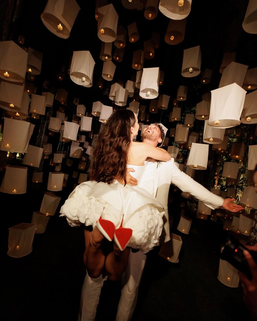 Larissa Manoela abre novo álbum de fotos do casamento e mostra detalhes ...