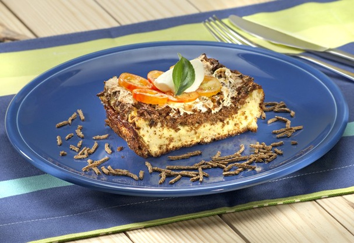 Torta caprese é opção leve e deliciosa pro fim de semana