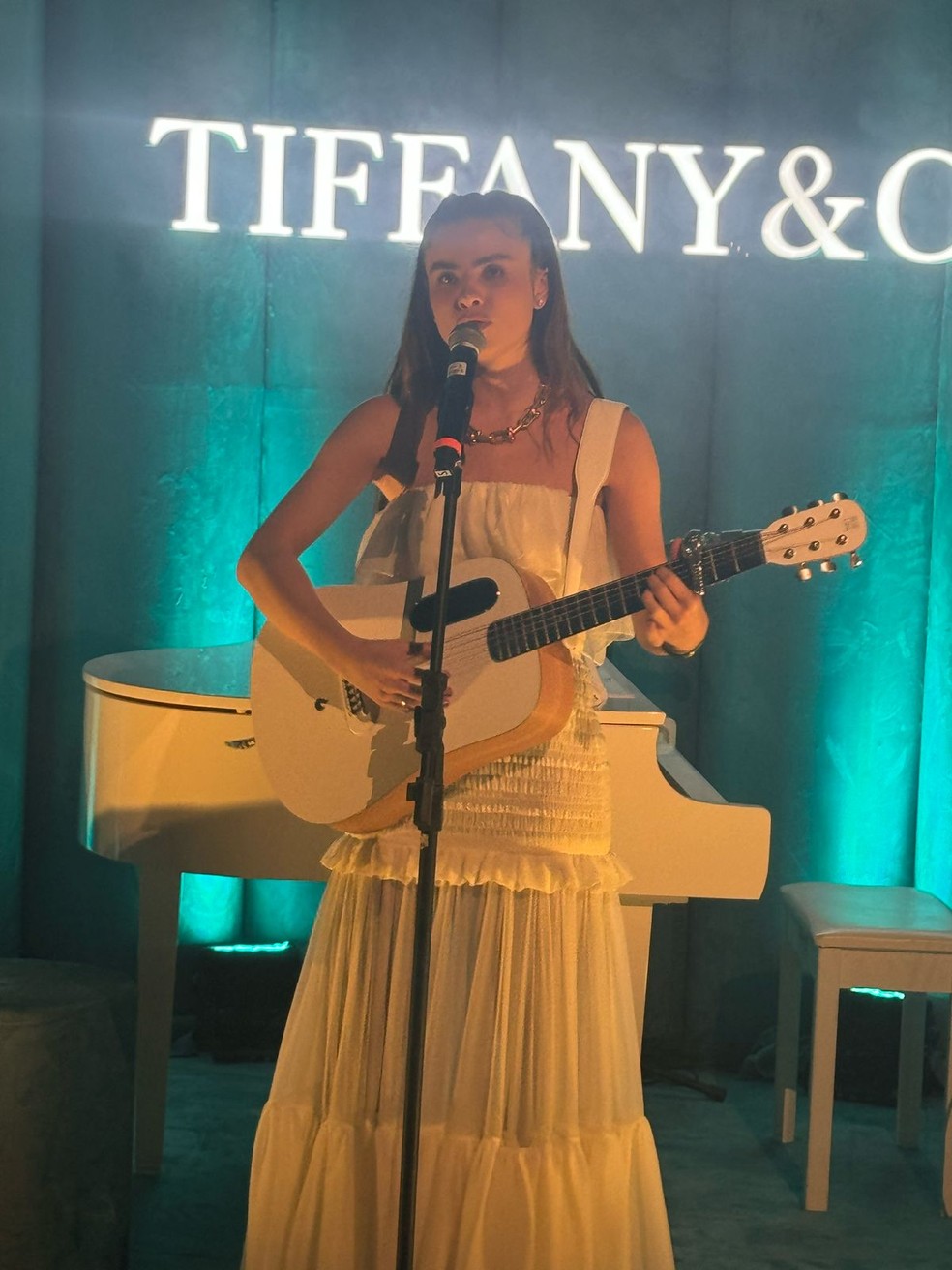 Giulia Be canta em evento luxuoso em São Paulo; assista ao vídeo