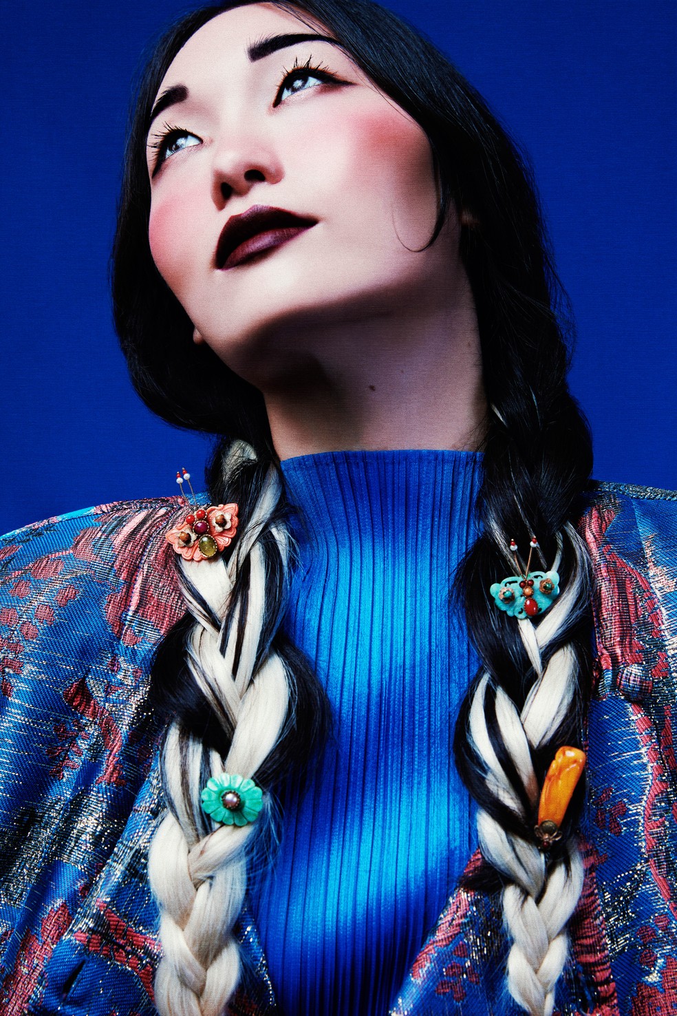 Giulia Song entrega inspirações para usar tons vibrantes na maquiagem ...