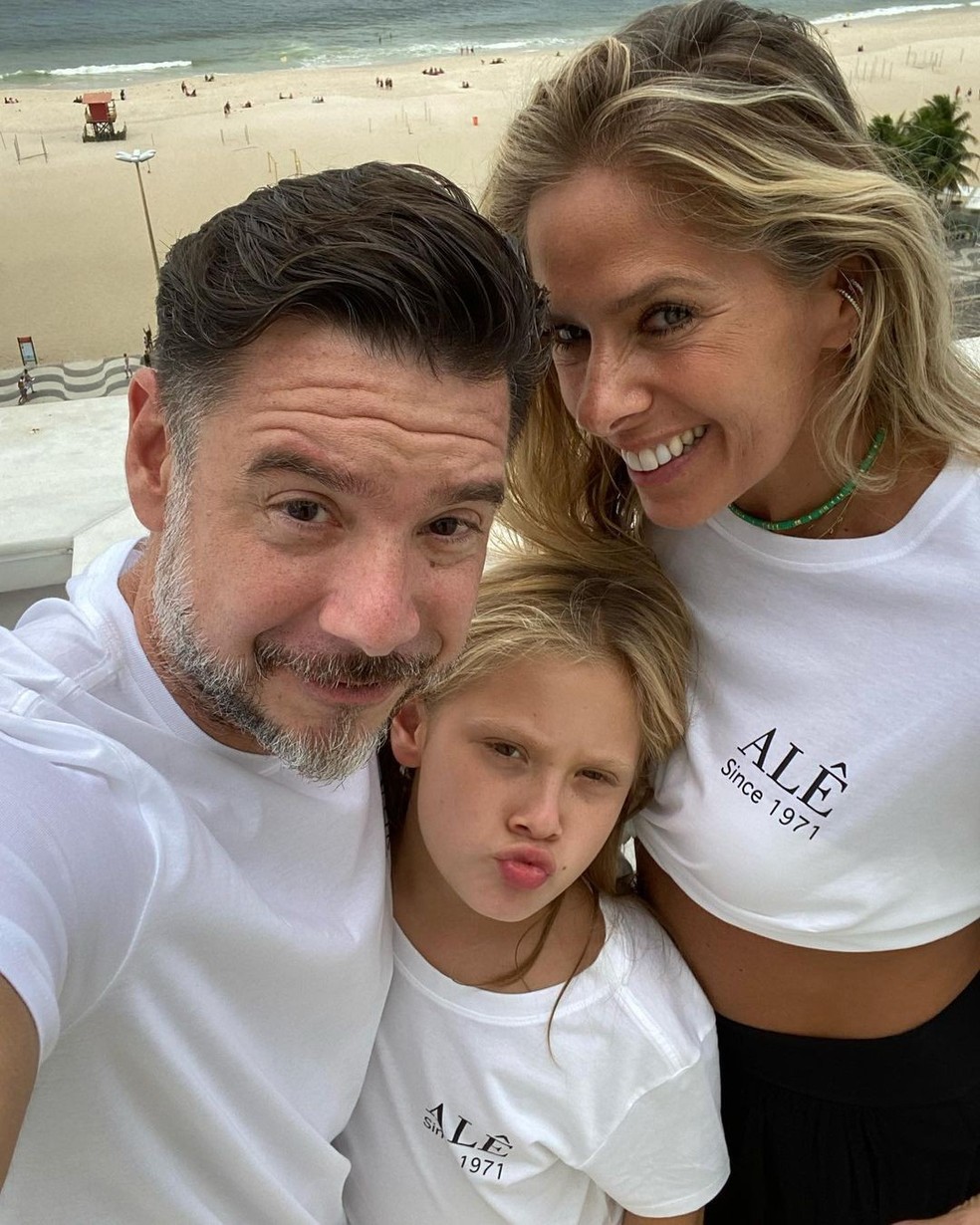 Galisteu comemora 50 anos do marido com festa no Copacabana Palace