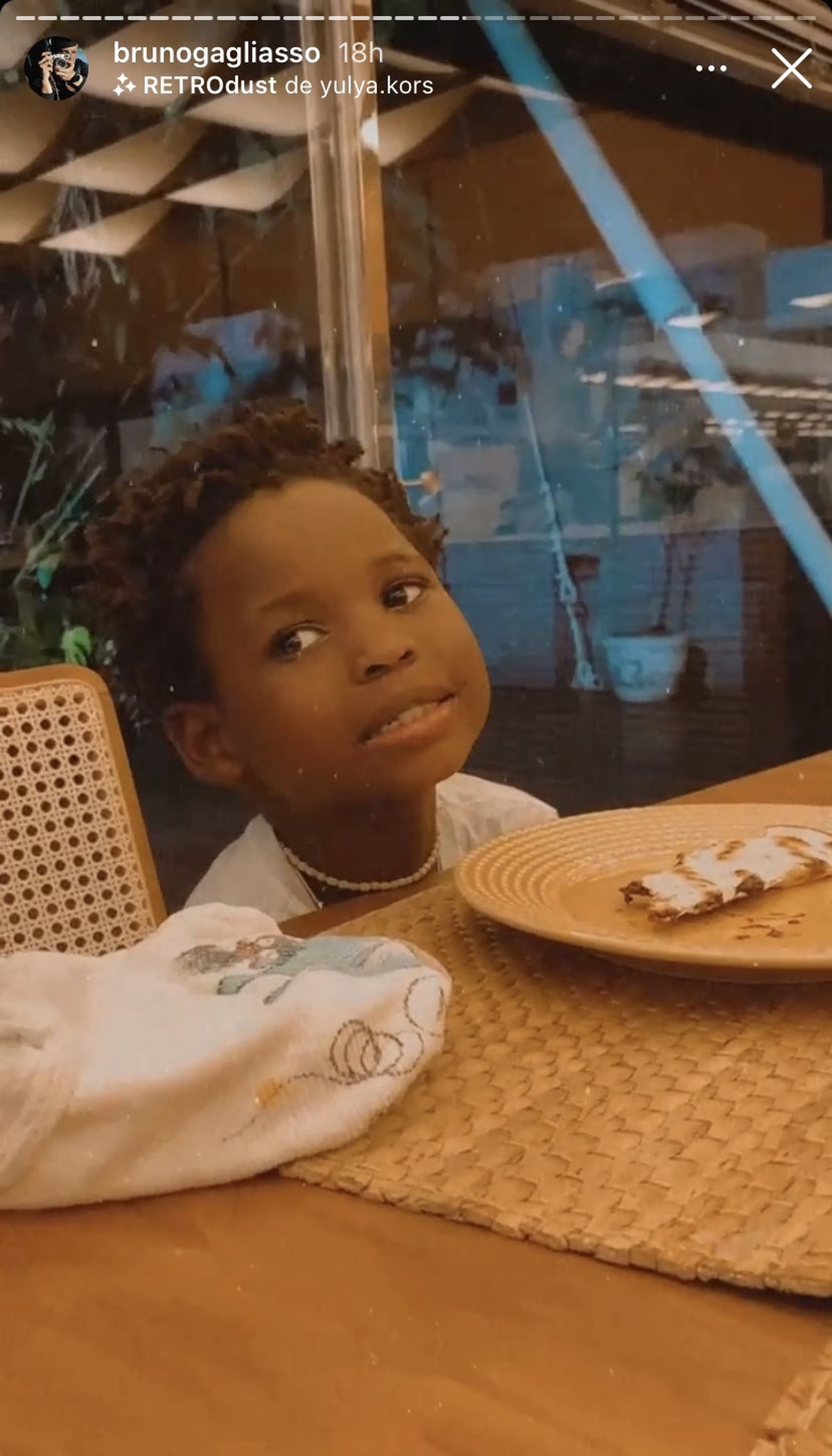 Bless ganha celular e Bruno Gagliasso ensina o que é responsabilidade