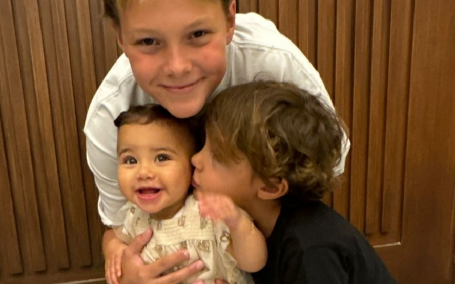 Bruna Biancardi encanta ao mostrar Mavie com David e Valentim