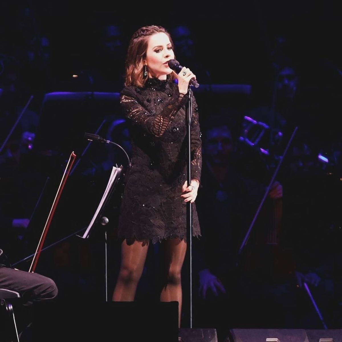 Sandy brilha em look de R$ 23 mil sob medida em show de Andrea Boccelli