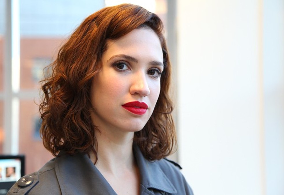 Make de época: aprenda a fazer a maquiagem típica dos anos 40