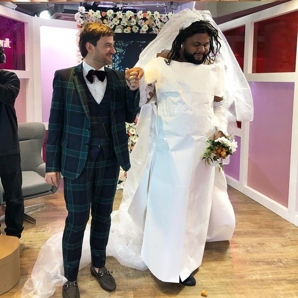 Quem vestiu melhor? Humorista John Drops faz sua versão do vestido de ...