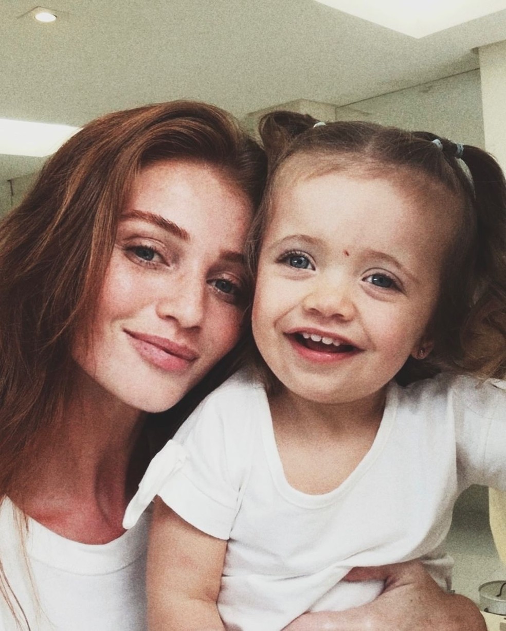 Cintia Dicker posta com a filha Aurora e fãs disparam: 'Cópia'