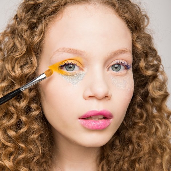 Make geométrico de Carnaval: aprenda um passo a passo superfácil