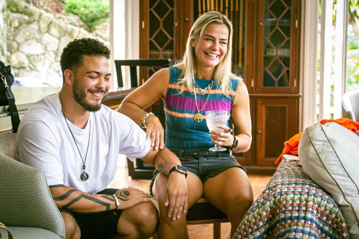 Ronald, filho de Ronaldo, mostra clique com a mãe, Milene Domingues