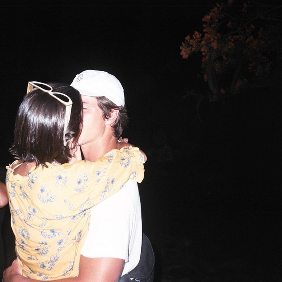 Igor relembra beijo em Manu Gavassi e celebra Dia dos Namorados