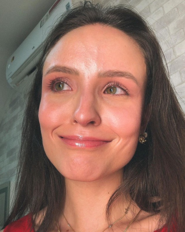 Larissa Manoela publica fotos emocionada e seguidores brincam ...