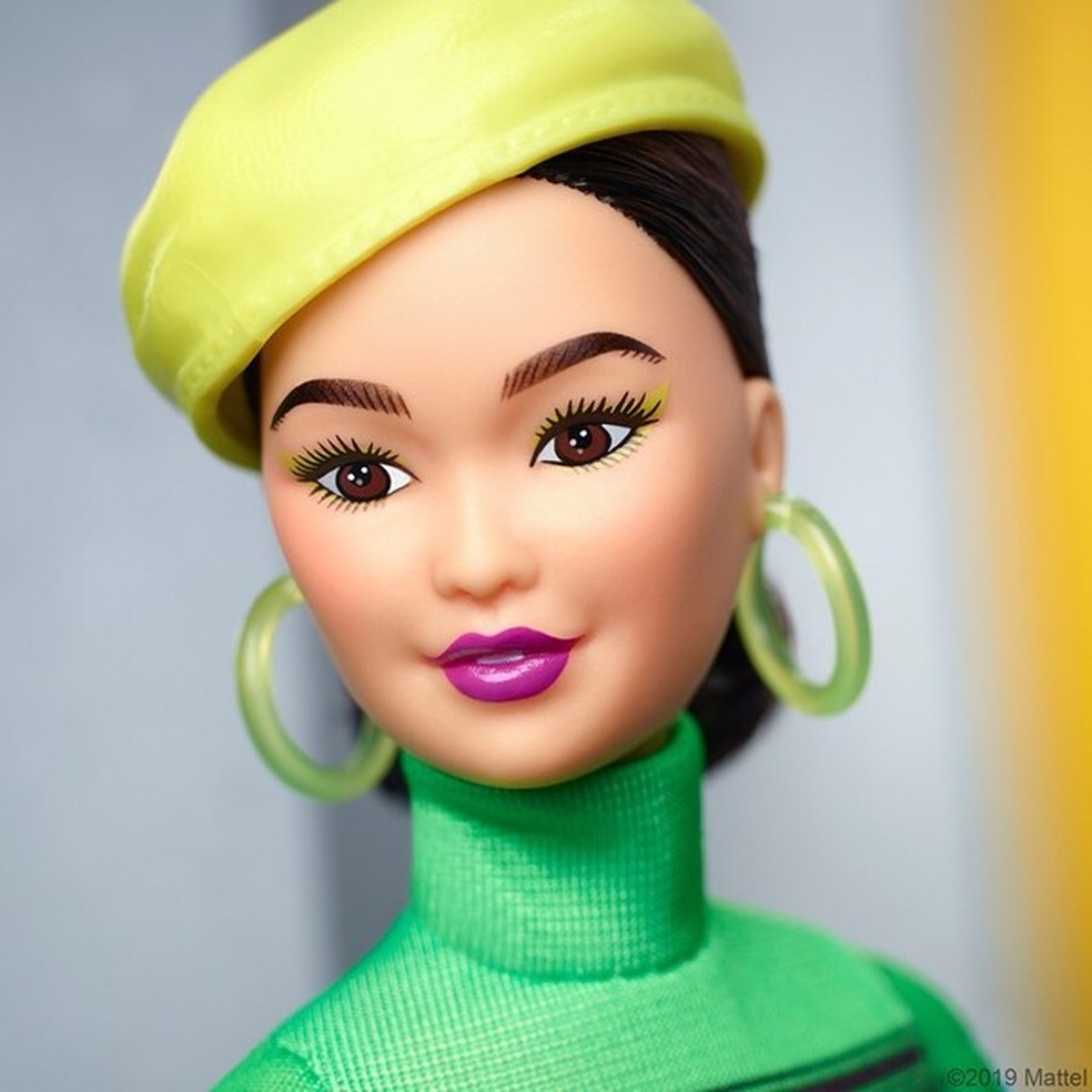 Barbie aparece em versão street style e nós estamos apaixonadas