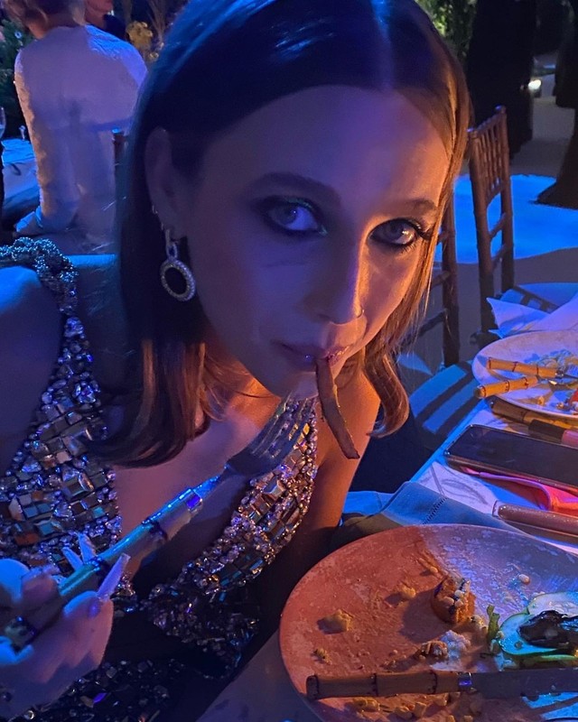 Emma Chamberlain: quem é a influencer que roubou a cena no MET Gala