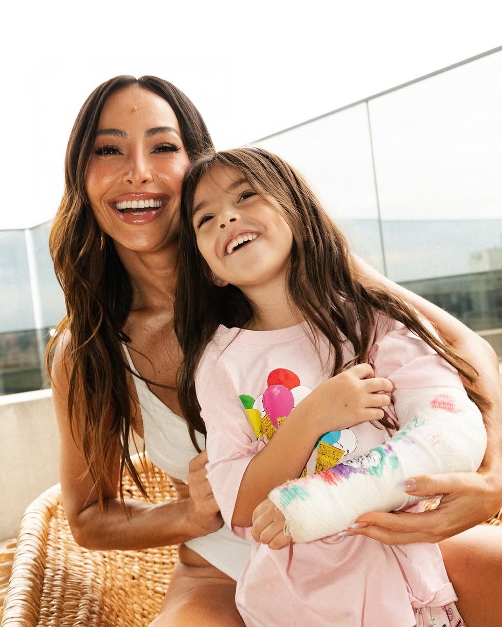 Sabrina Sato abre álbum de fotos e mostra momentos em família com ...