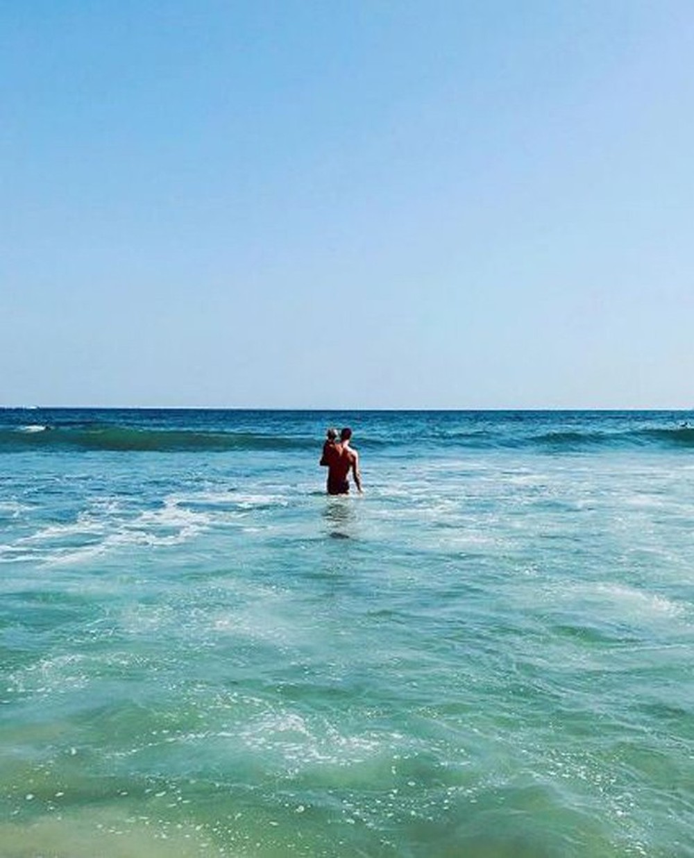 A modelo Kelly Gisch está exatamente como queríamos: na praia!