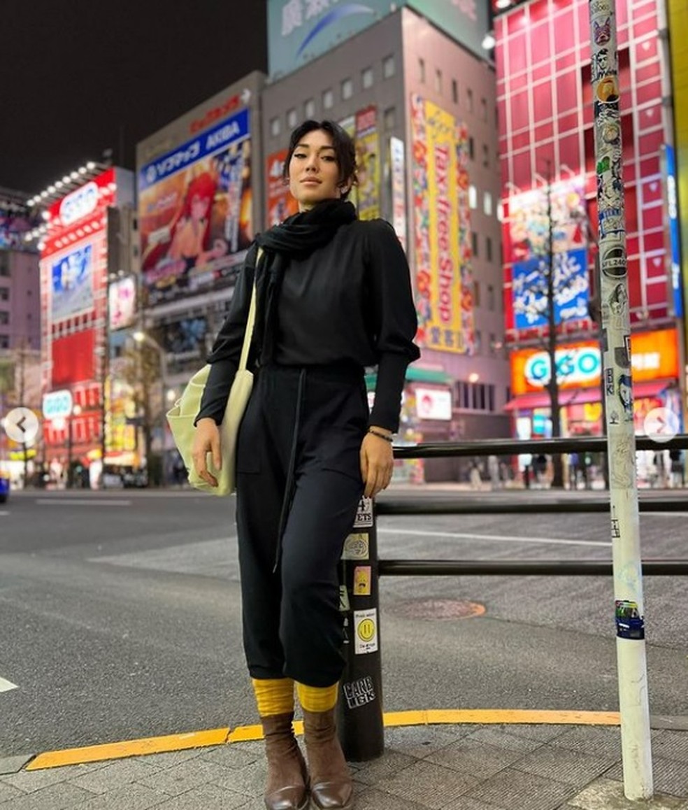 Danni Suzuki abre álbum de fotos em Tóquio com direito a luta de sumô