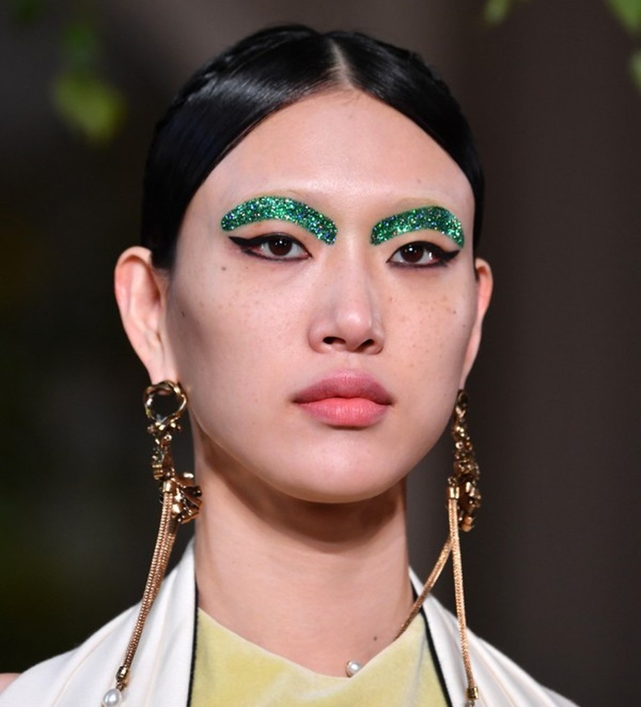 Lifting de sobrancelha com Botox: especialistas explicam tudo o que ...