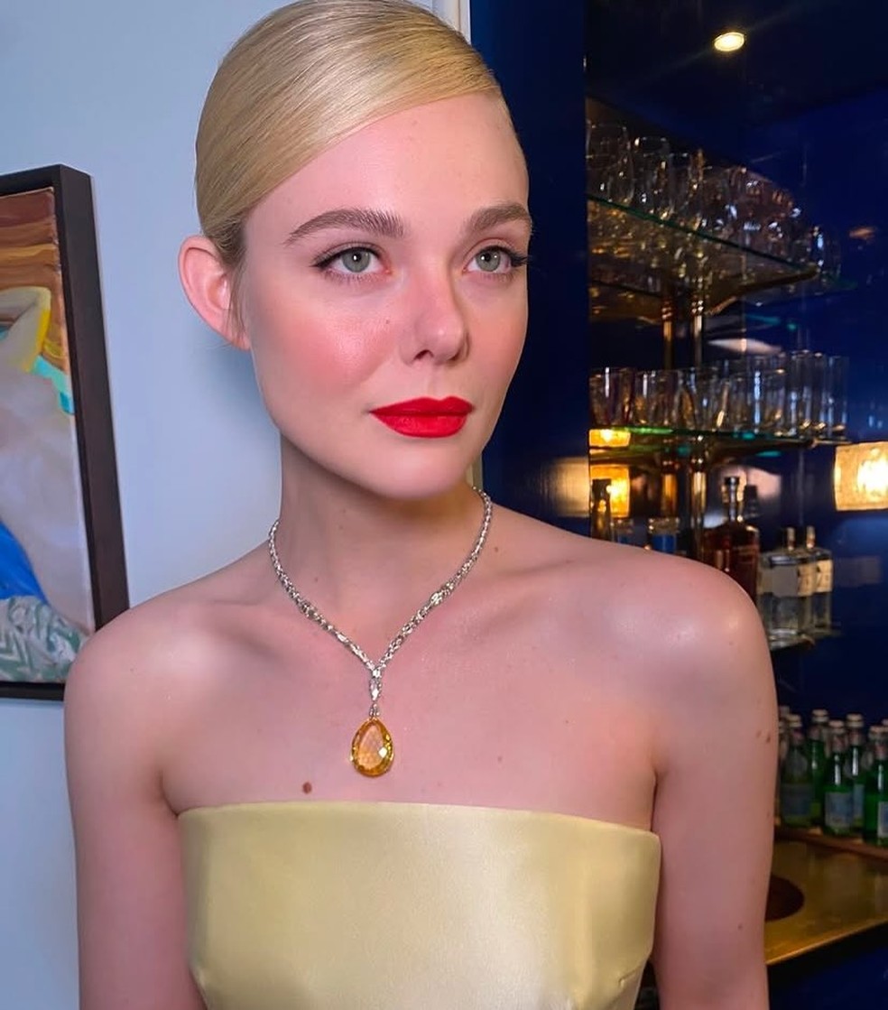 6 belezas eleitas por Elle Fanning na divulgação de 'Um Completo ...