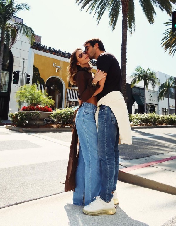 Carol Batista posa em clima de romance com Kaká: 'Nós'