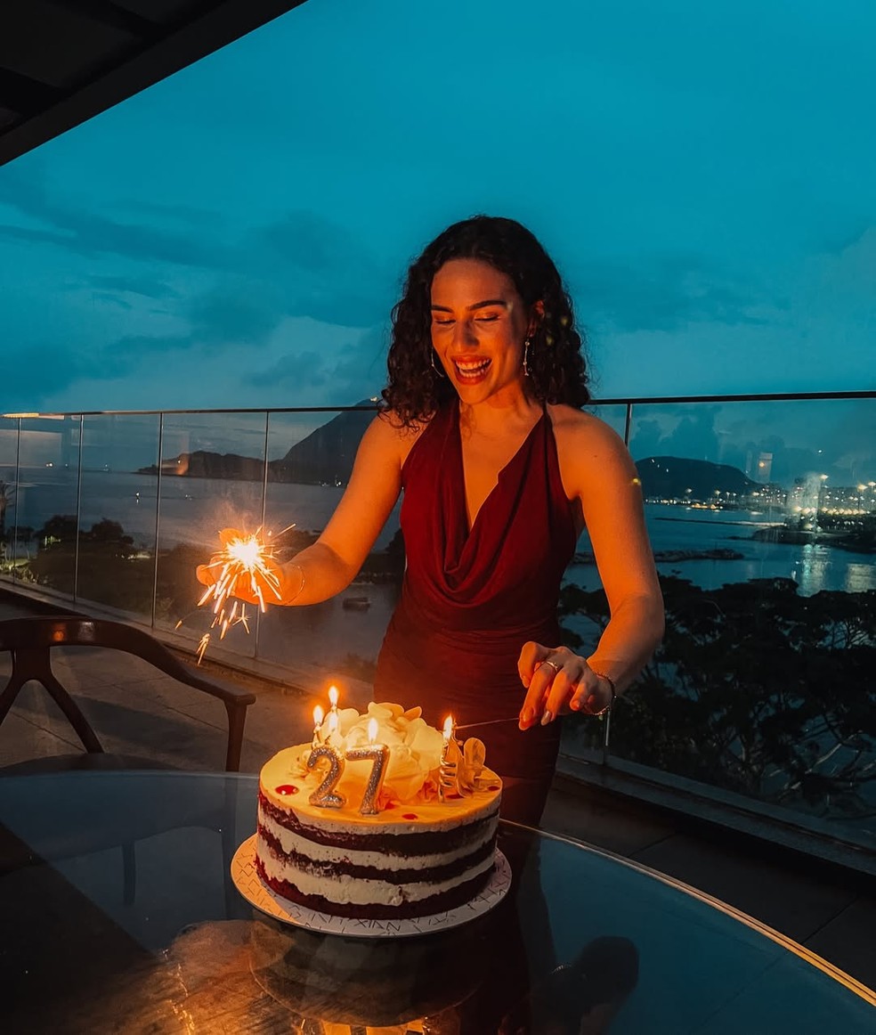 Lívian, filha de Renato Aragão, celebra aniversário de 27 anos: 'Mais ...