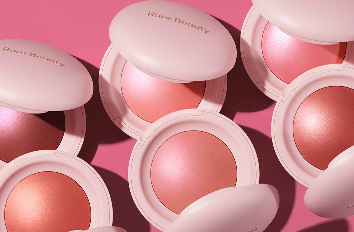 Rare Beauty lança o blush em pó Soft Pinch Luminous Powder Blush no Brasil
