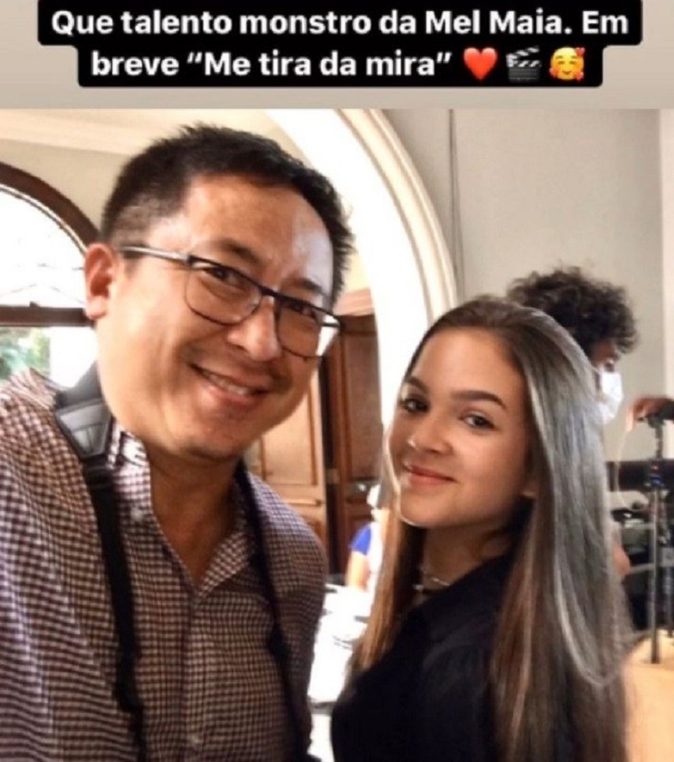 Mel Maia posa com Cleo e diz: 'Eu e eu mesma'