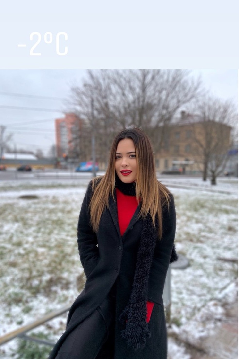 Perrengue chic: Geisy Arruda sofre para se locomover na Rússia