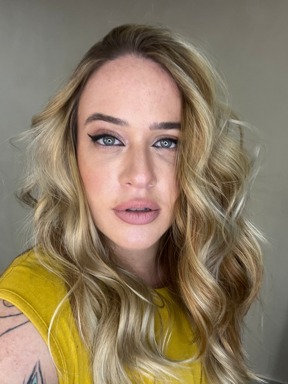 Isa Penna vai além da política: "Sou uma artista" | Cabelo | Glamour