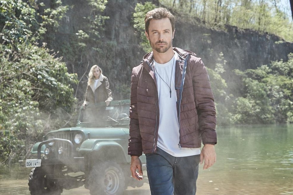 Kayky Brito faz ensaio e celebra natureza: 'É amor'