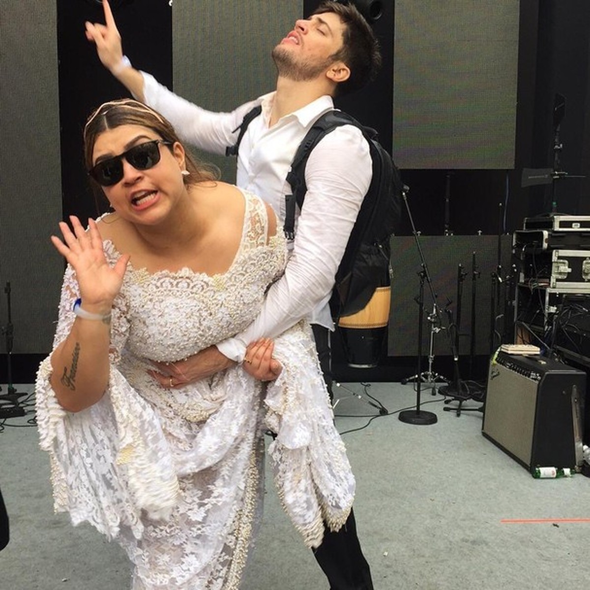 Celebrando 5 anos de união, Rodrigo Godoy publica foto hilária com ...