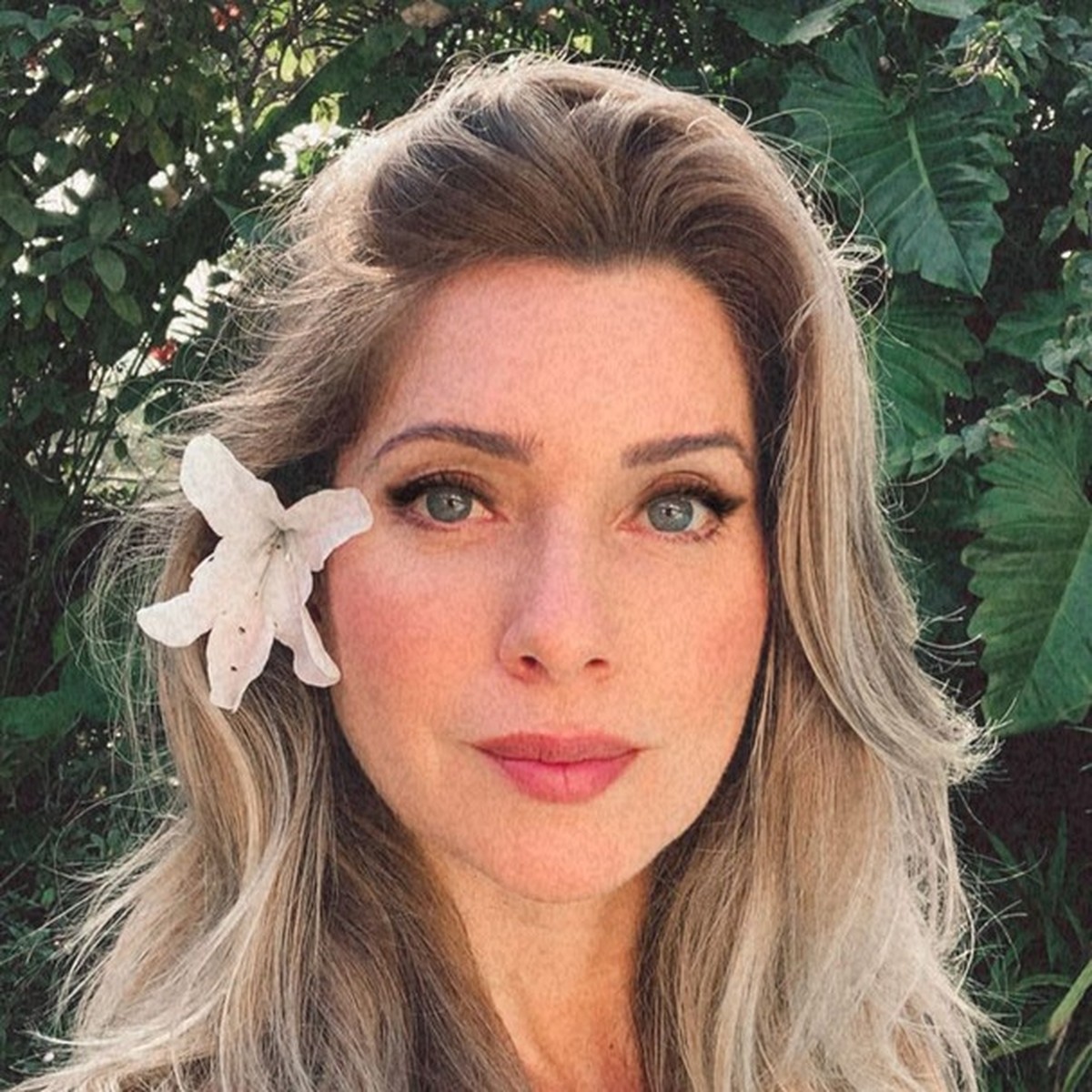 Letícia Spiller surge linda em clique e fãs se surpreendem: 'Você não ...