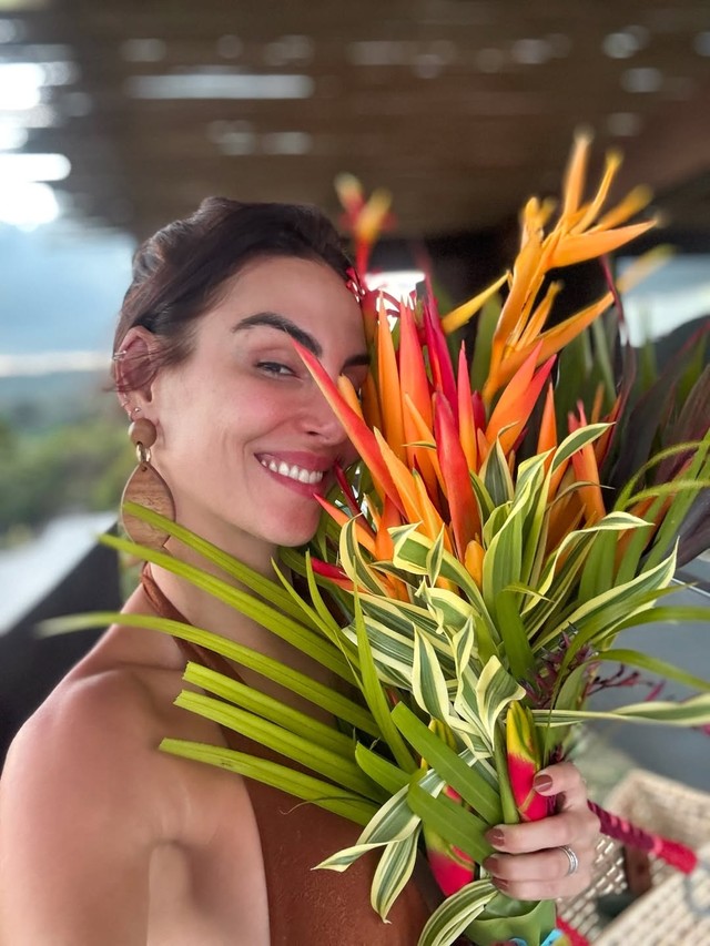Mel Fronckowiak mostra comemoração do aniversário de 38 anos em família