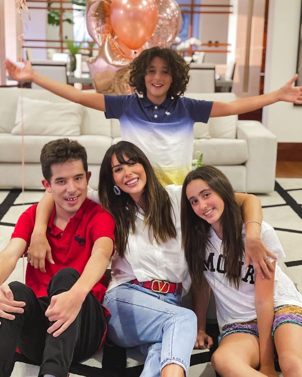 Suzana Gullo completa 45 anos; veja a comemoração