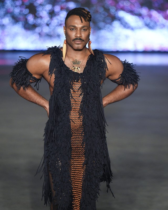 Maria Casadevall e Isabella Nogueira desfilam na Casa de Criadores