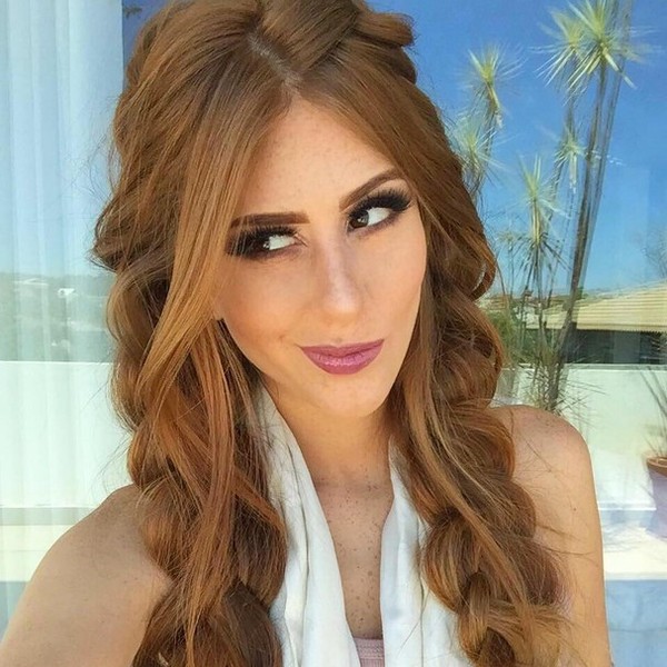 Mari Maria, o que a Youtuber de beleza tem? Descubra o talento!