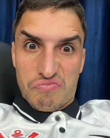Felipe Prior assume primeiro namoro: 'Depois de 30 anos'