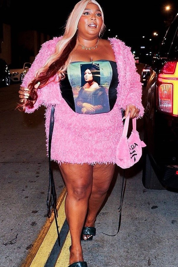 10 vezes em que Lizzo deu aula sobre estilo com seus looks autênticos