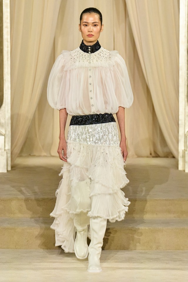 8 jeitos de usar saia no inverno, segundo a Chanel