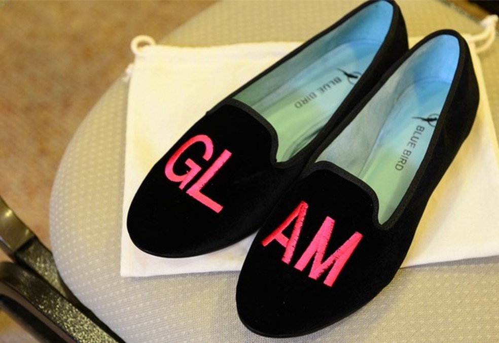 O novo slipper da Blue Bird é glamouroso até dizer chega!