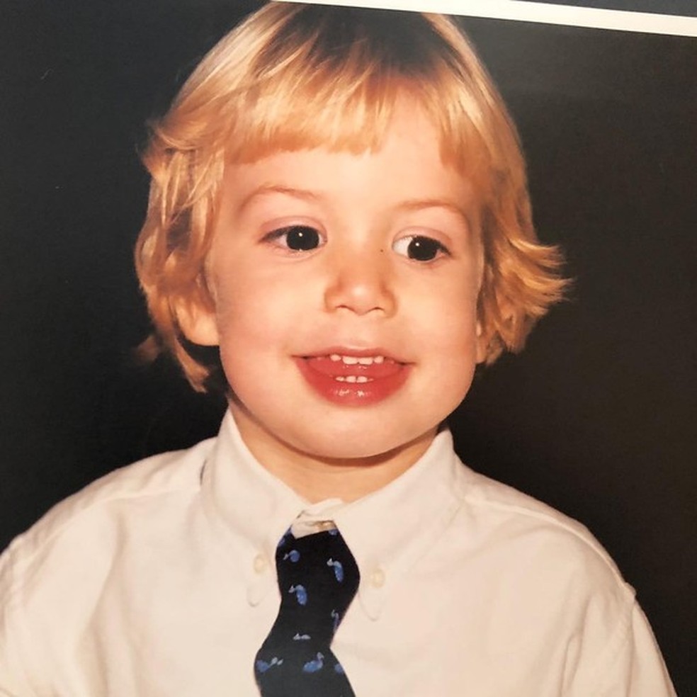 Lucas Jagger posta fotos da infância e fãs opinam: 'A cara do pai'