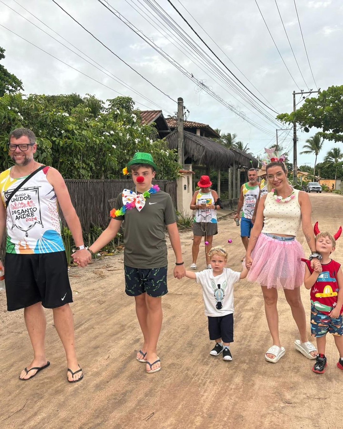 Luiza Possi aposta em carnaval com marido e filhos: 'cheio de amor em ...