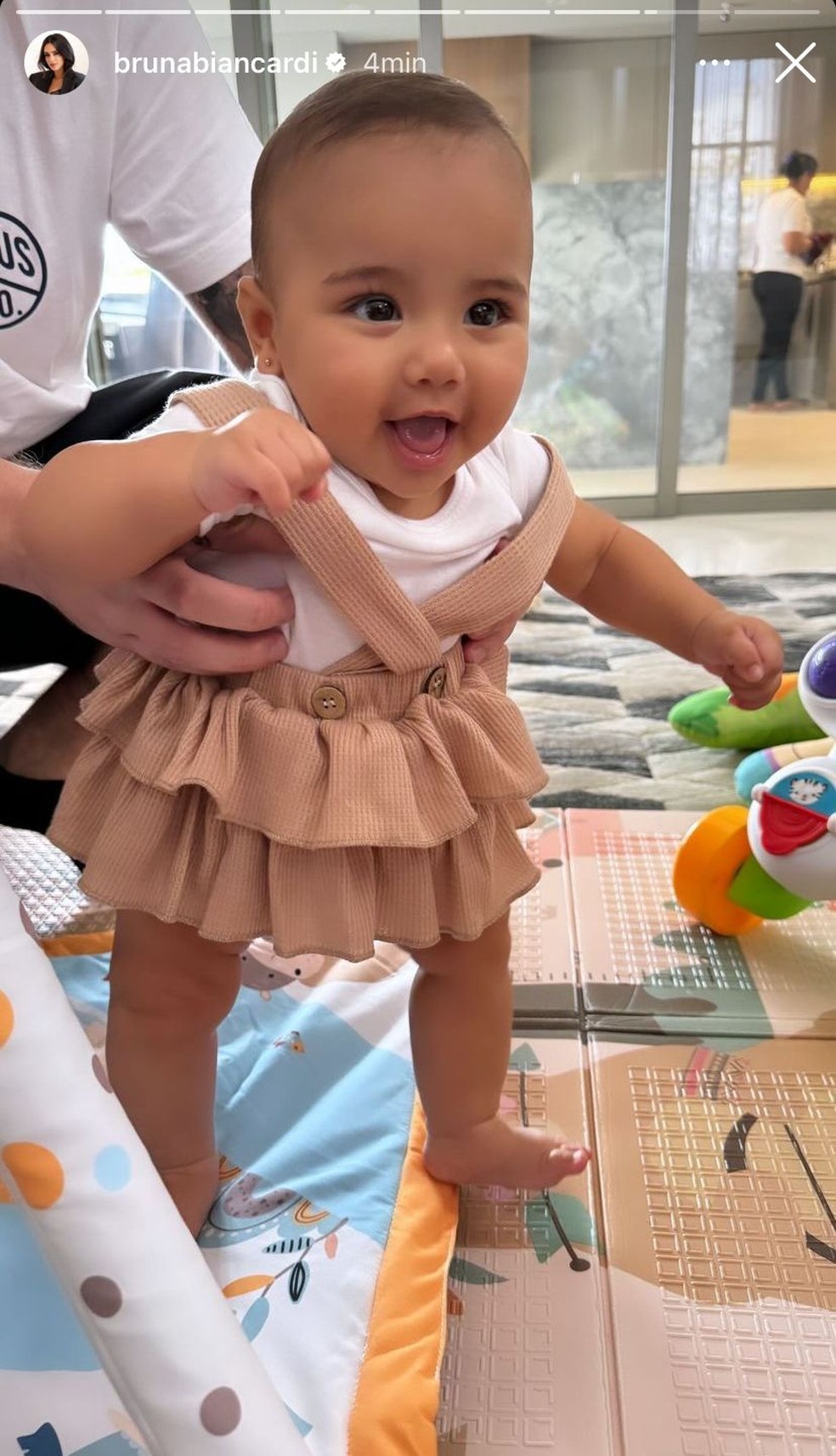 Bruna Biancardi encanta ao mostrar Mavie de vestidinho