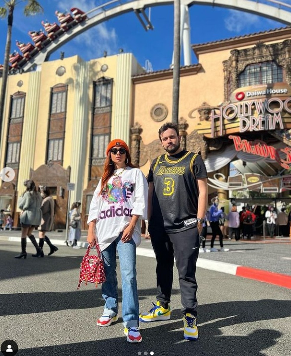 Anitta e Gabi Lopes fazem pose no Japão