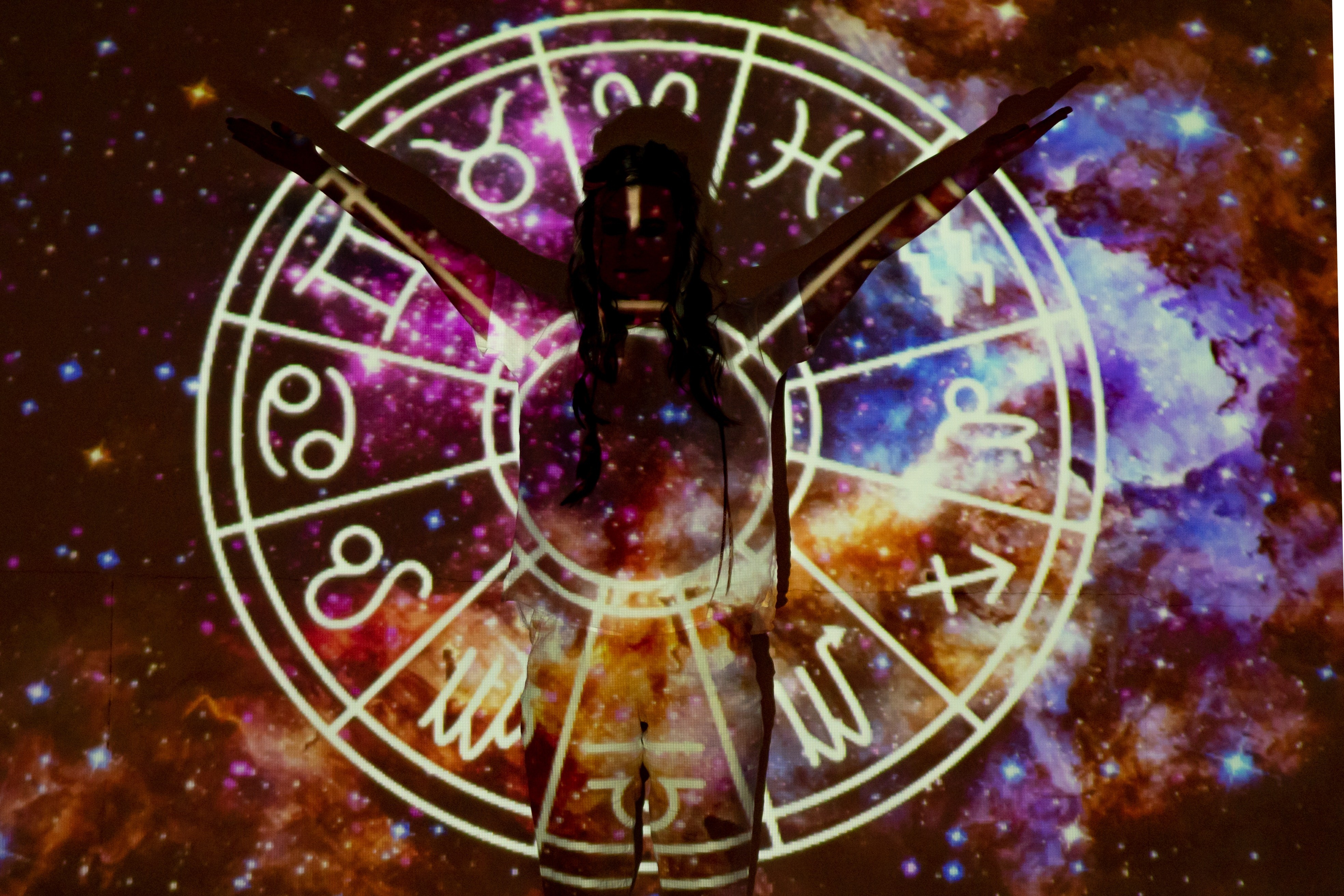 Horóscopo do dia: a previsão para os signos de hoje, terça (03/02/2026)