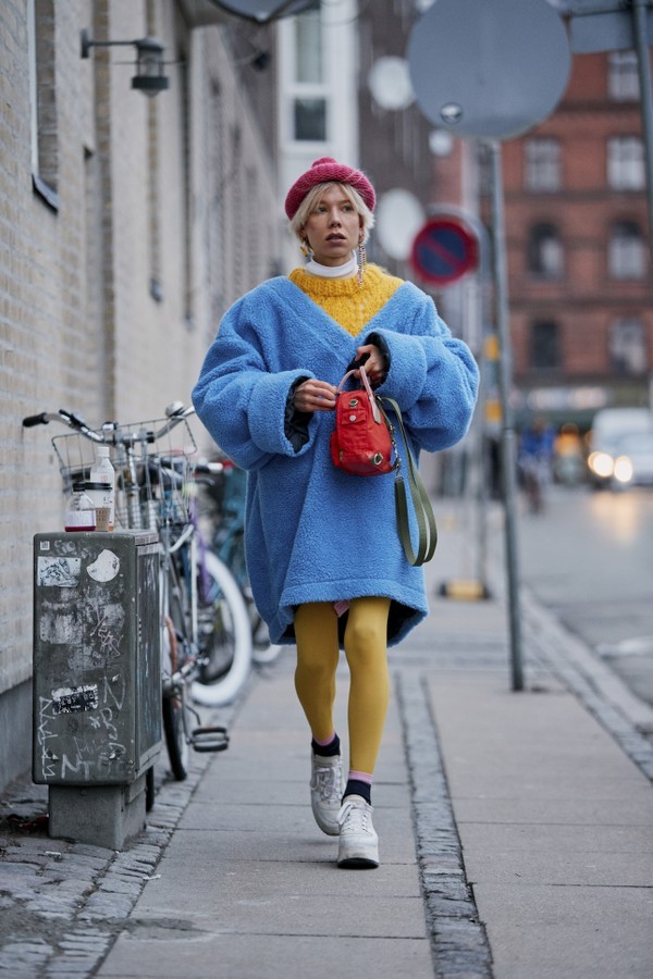 11 looks que vão te convencer a comprar uma bolsa colorida