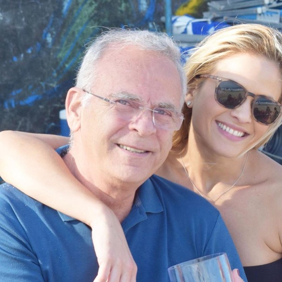 Luiza Valdetaro celebra os seus 34 anos em festa na praia