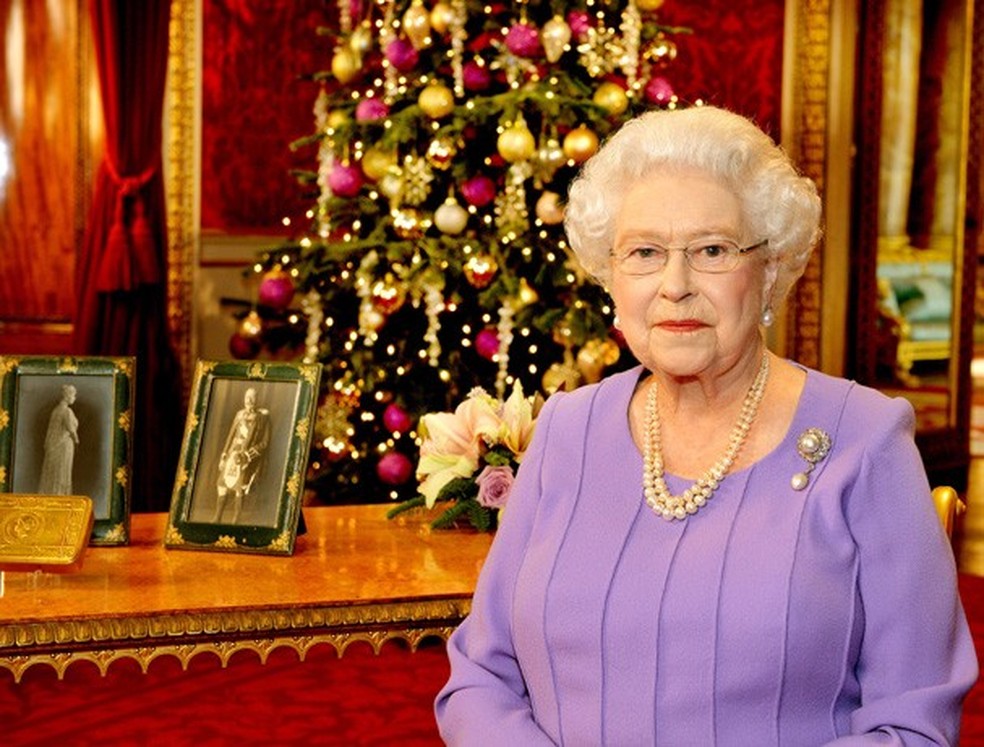 Descubra o que Rainha Elizabeth dá para seus 1500 funcionários no Natal