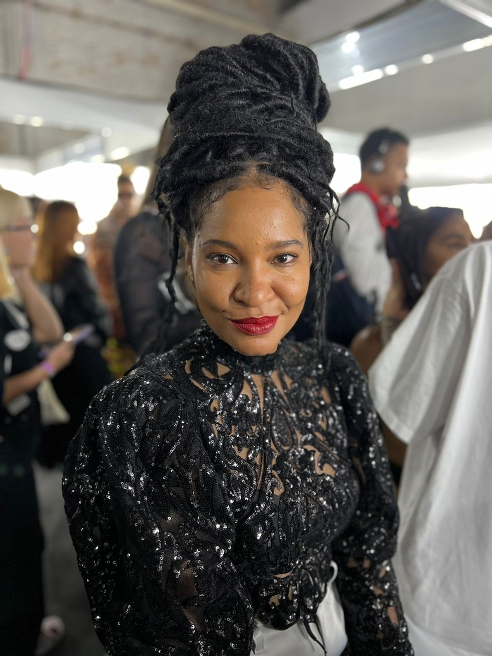 Larissa Luz esbanja beleza em desfile do SPFW