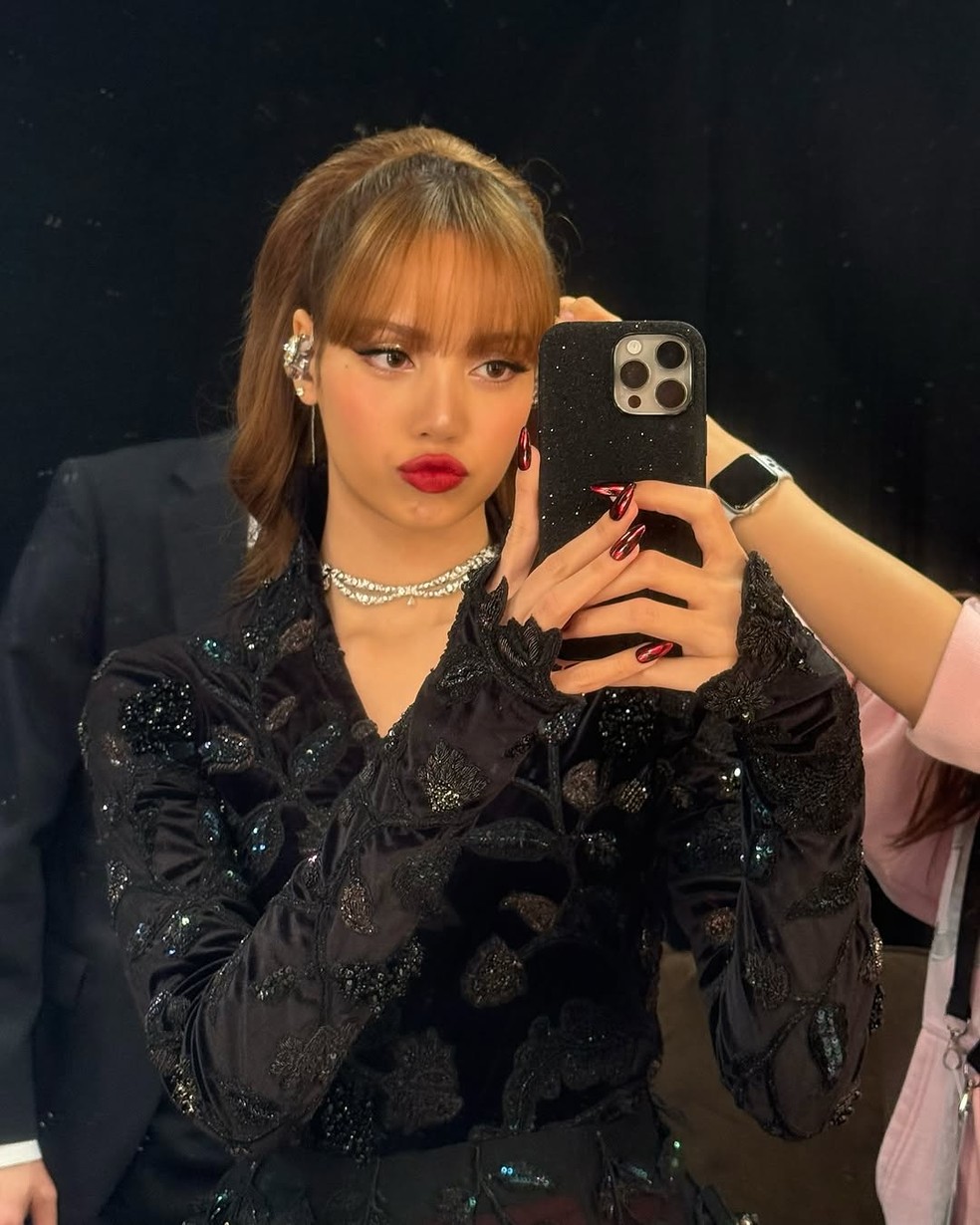 Os truques de beleza mais icônicos de Lisa, do BLACKPINK e The White Lotus