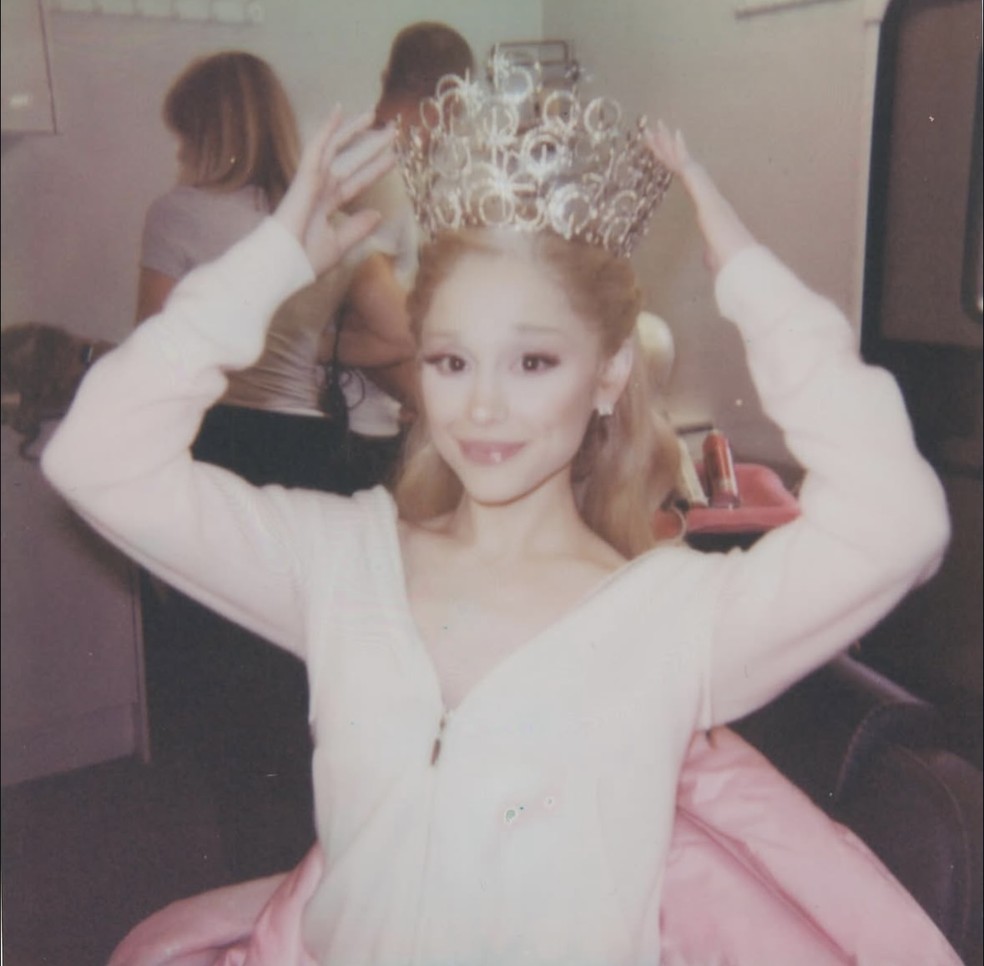 Ariana Grande está morena de novo e o visual marca o fim da era Glinda